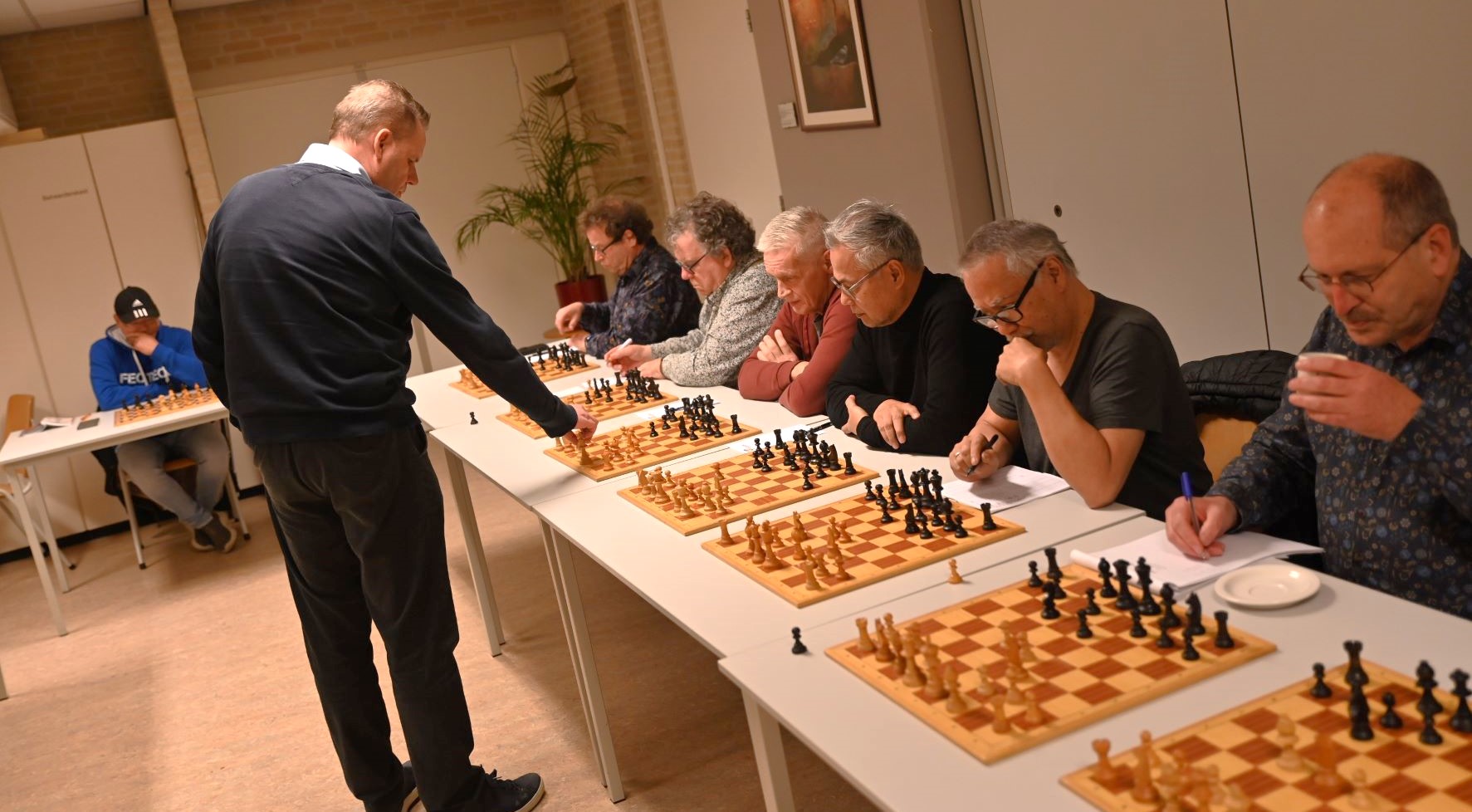 Simultaan schaken bij Schaakclub Nijkerk - Het laatste nieuws dat je ...