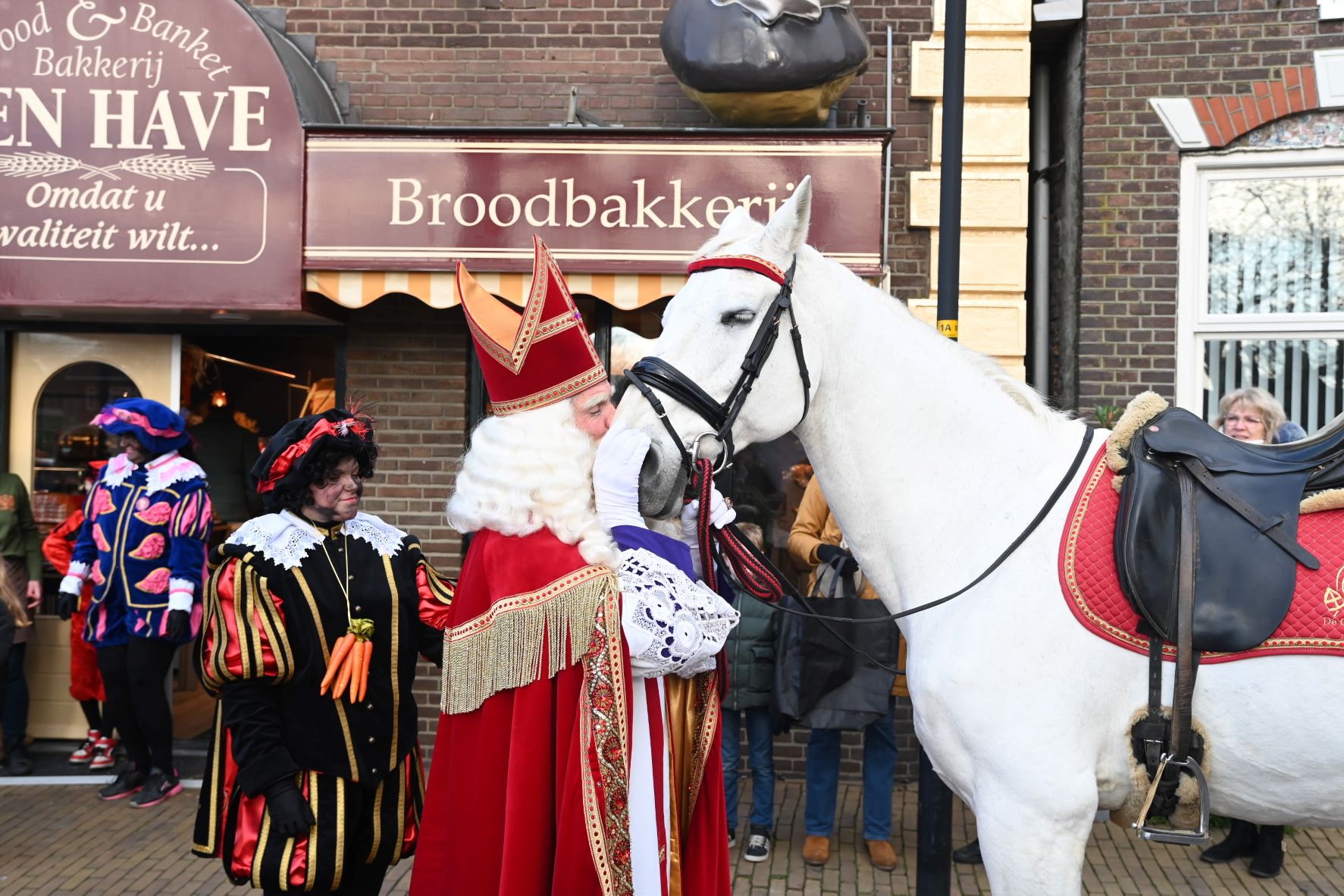 Goedheiligman op bezoek bij Bakkerij Ten Have Nijkerk - Het laatste ...