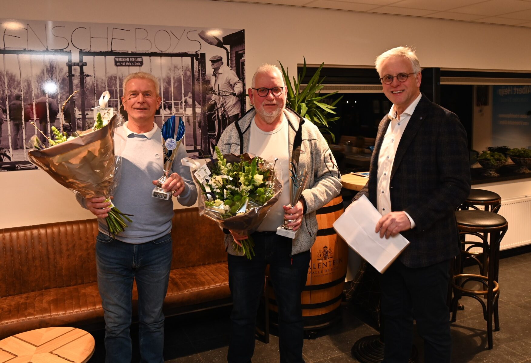Jubilarissen gehuldigd bij Veensche Boys - De Veense Courant