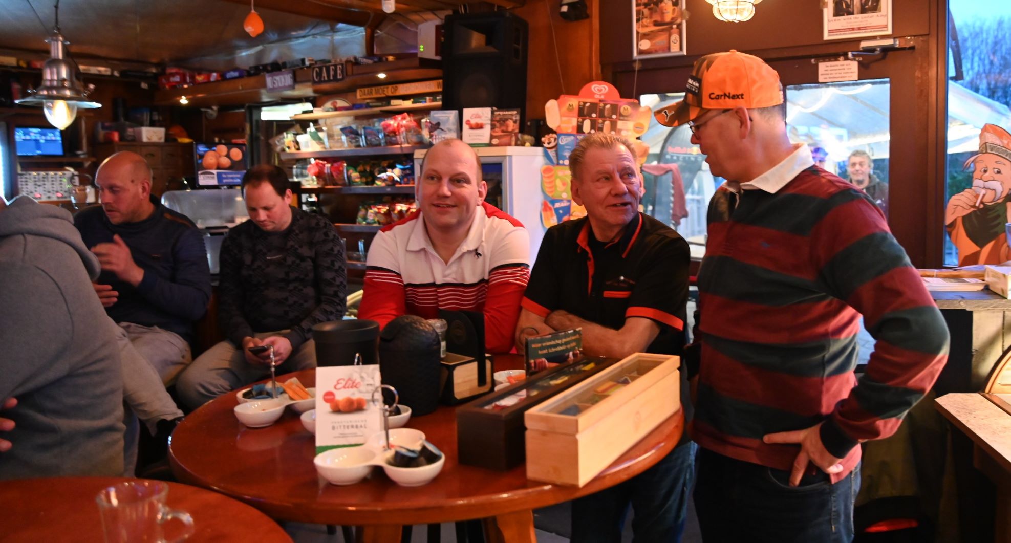 Sportcafé De Slag Hoevelaken vroeg uit de veren voor Formule 1 - Het ...