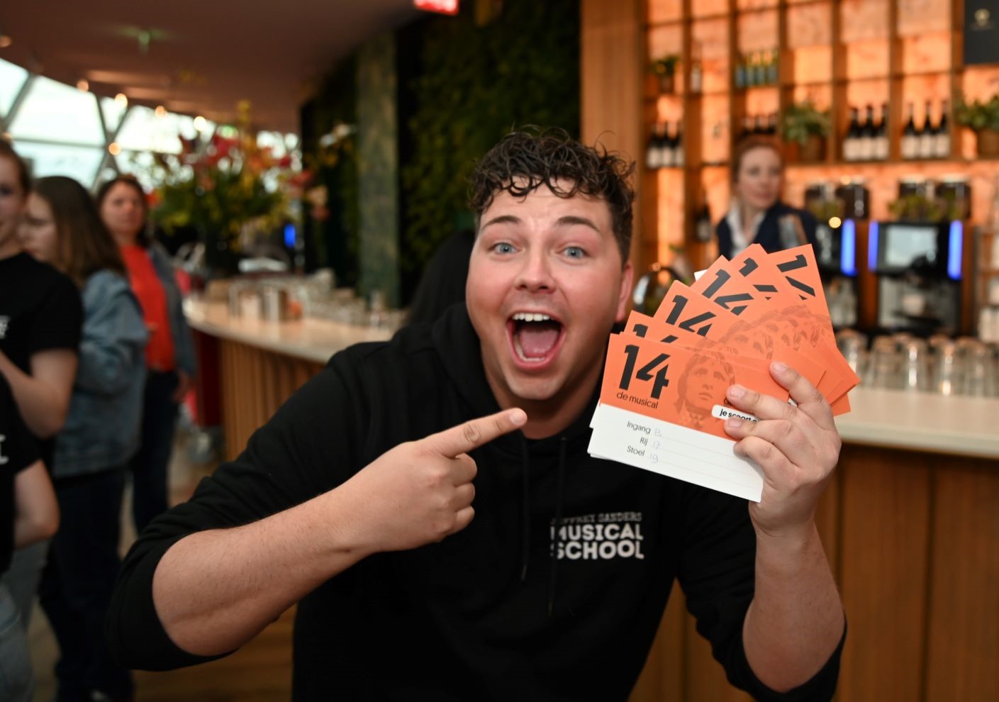 Musicalschool Jeffrey Sanders bezoekt 14, de Musical - Het laatste ...