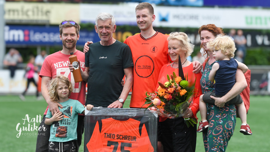 Theo Schreur (75) neemt afscheid als actief voetballer bij Sparta ...