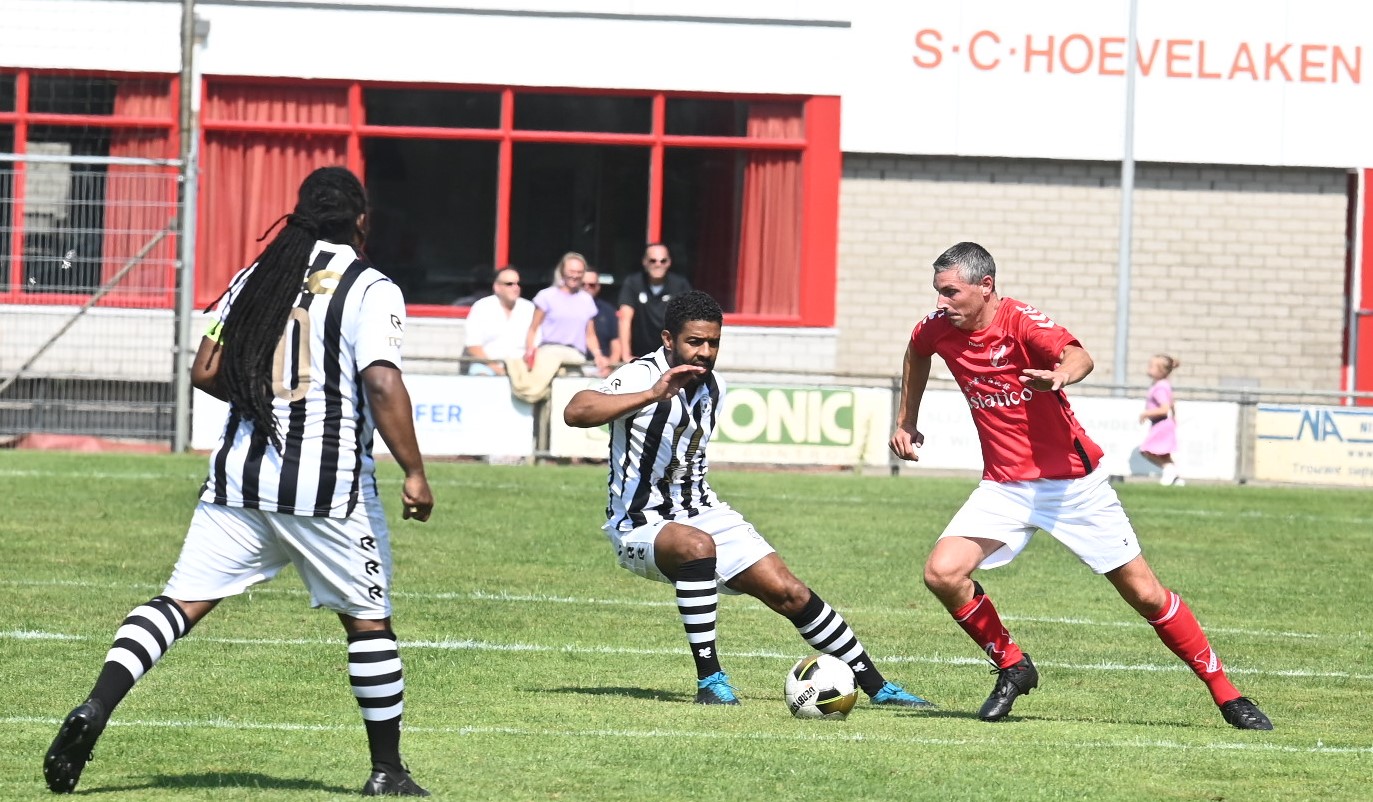 Hoevelaken 5 verliest met 4-2 van oud-spelers Ajax en Feyenoord - Het ...