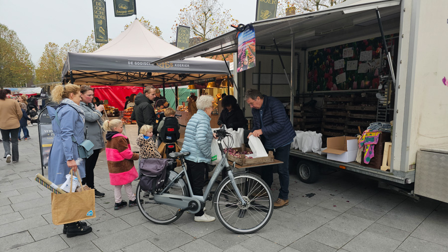 De markt geeft kleur - De Veense Courant