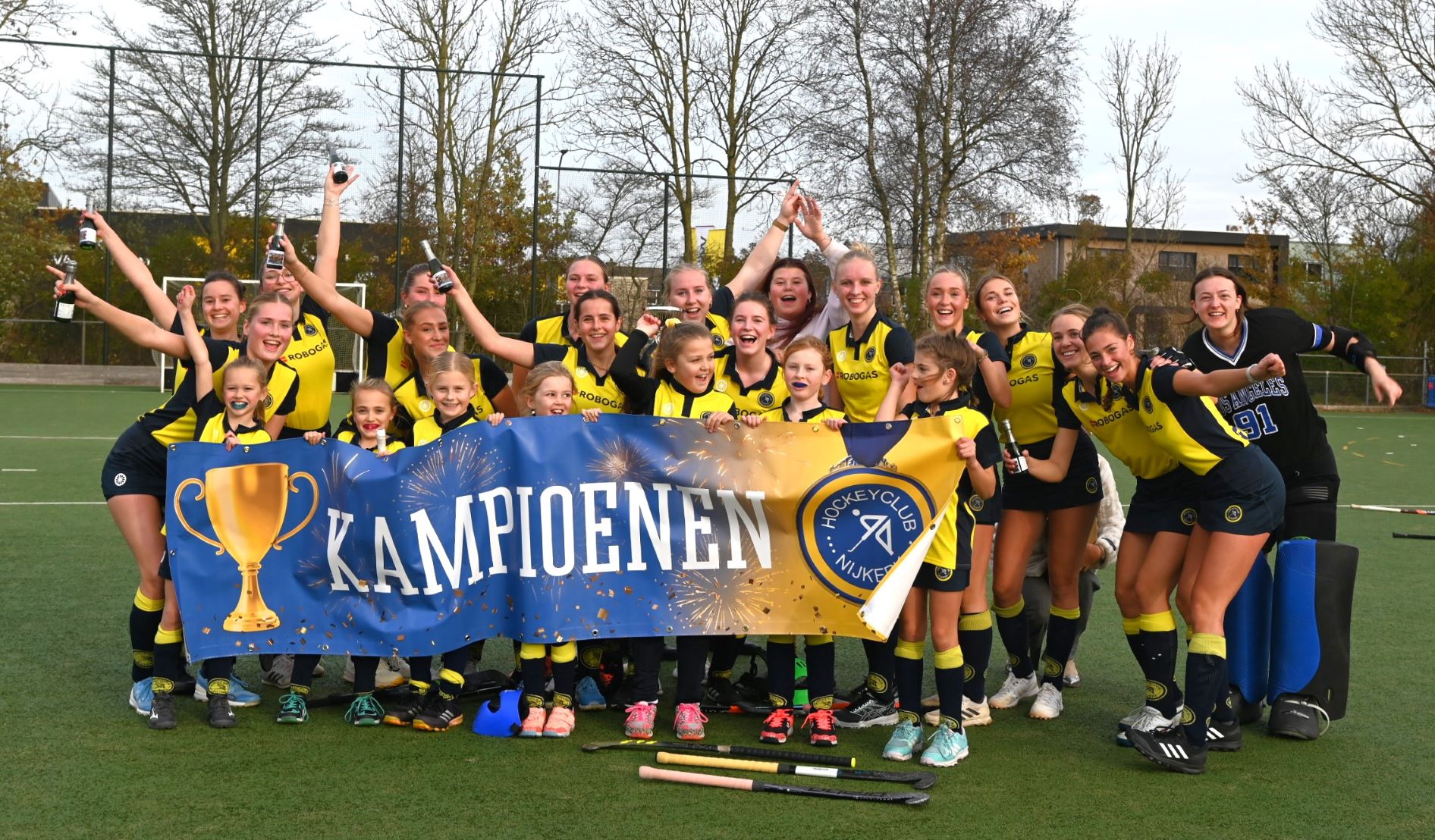 Nijkerkse hockeydames zijn kampioen - Het laatste nieuws dat je straks ...