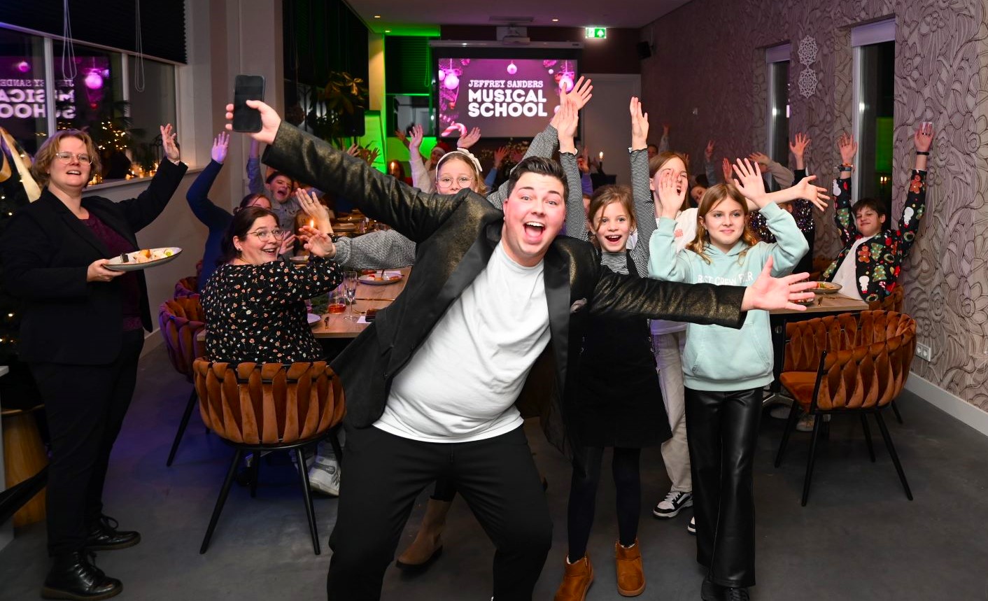 Jeffrey Sanders heeft tijdens kerstdiner groot nieuws over ...