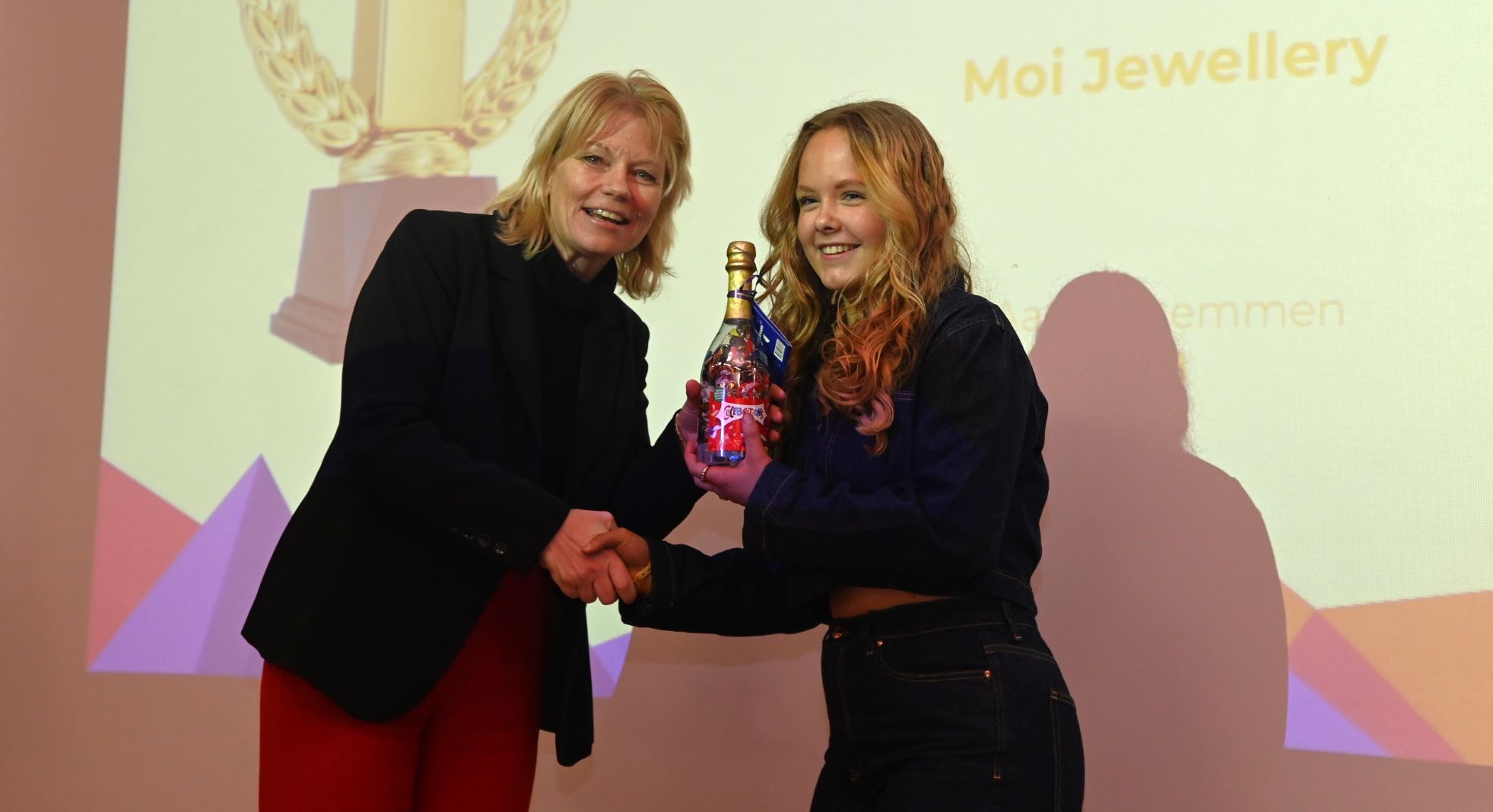 Fiene van den Bor beste jonge ondernemer Corlaer College - Oozo.nl