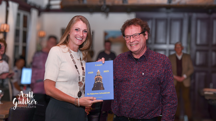 Topschaker Hans Bohm geeft simultaan tijdens jubileum Nijkerkse ...