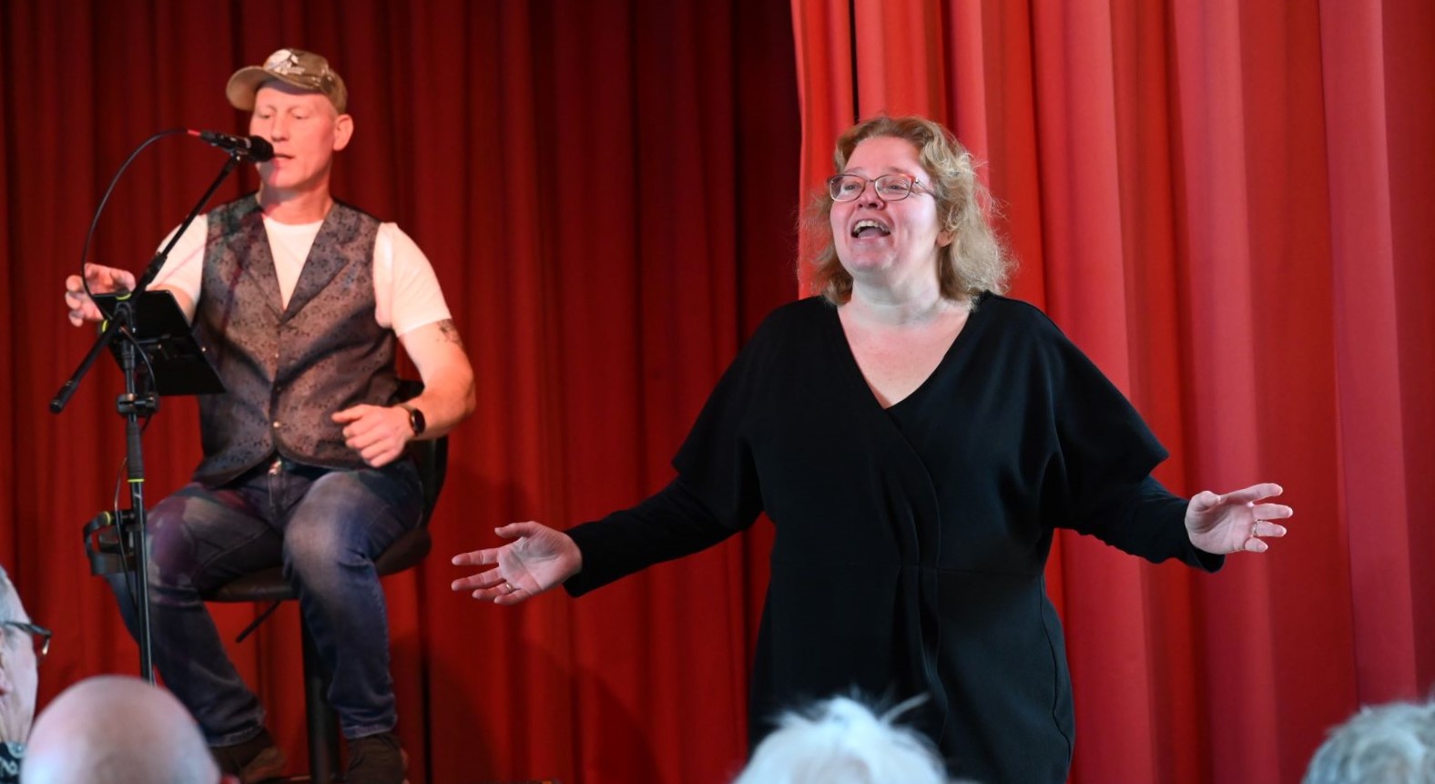 Nijkerkse bieb stampvol voor countrysongs van Troubled Men - De Veense ...