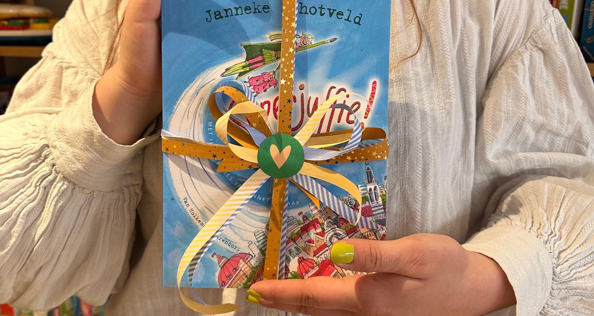 Roodbeen schenkt boeken aan 'Ieder kind een cadeau' - Het laatste ...