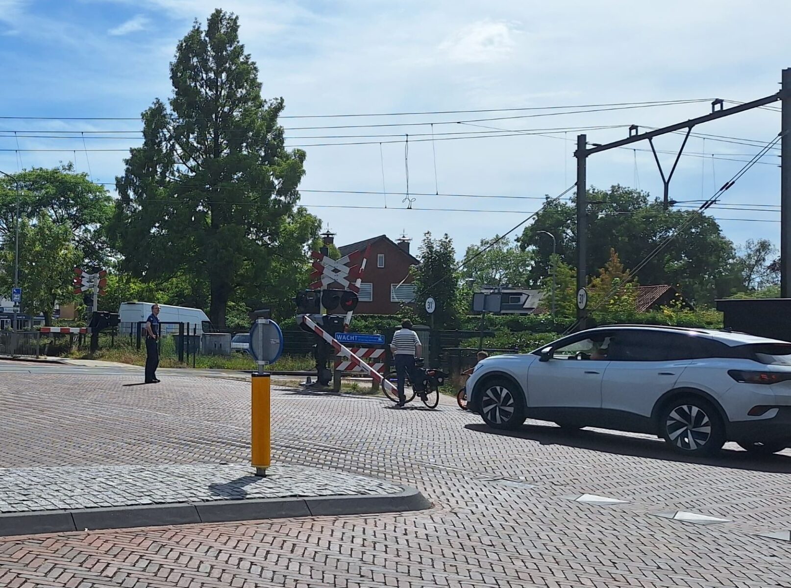 Spoorboom kapot gereden op Spoorstraat Nijkerk - De Veense Courant