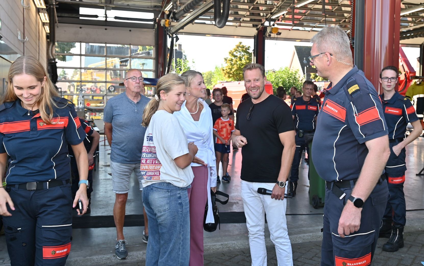DJ Tim Klijn en burgemeester De Jonge openen Brandweer-dag Nijkerk - De ...