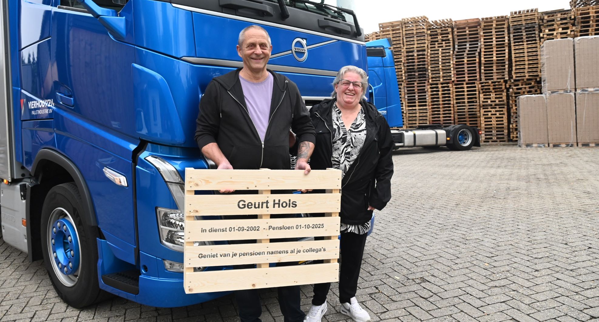 Geurt Hols uit Hoevelaken met pensioen en met 7 trucks opgehaald - Het ...