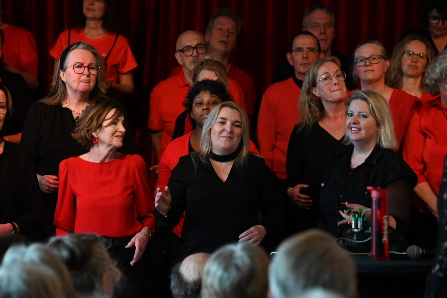 Nijkerkse bieb tjokvol voor Pop en Rockkoor - Het laatste nieuws dat je ...